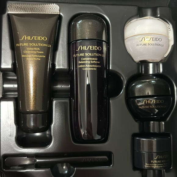 Shiseido | Skincare | 5pc Shiseido Future Solution Lx 5pc Travel Set ...